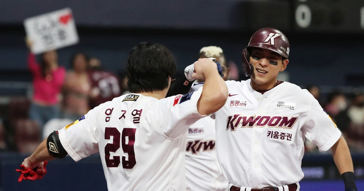 [PO3] '임지열-이정후 백투백 홈런' 키움, KS 진출까지 1승 남았다