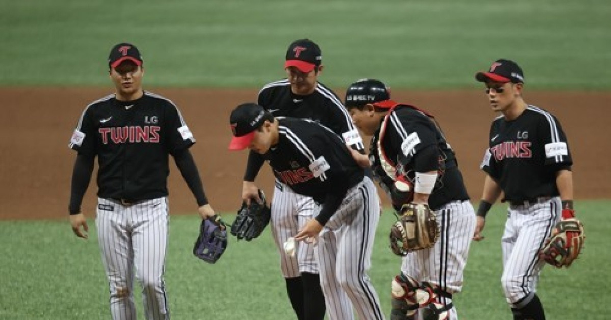 '독이 된 신중함' 한 박자 빨랐던 투수교체… LG의 20년만 KS가 멀어진다[PO3]