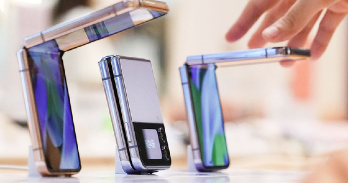 Samsung Electronics sticks to its guns as profit plummets