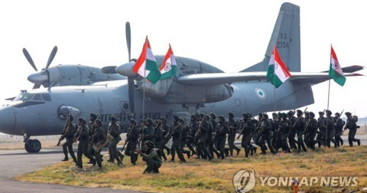 INDIA KASHMIR ARMY CELEBRATION