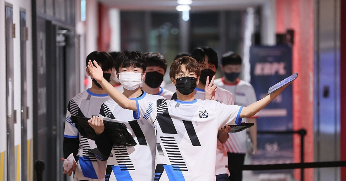 [KRPL] '4전5기' 레볼루션의 시즌 첫 승…'위즈원'이 만들어낸 승리