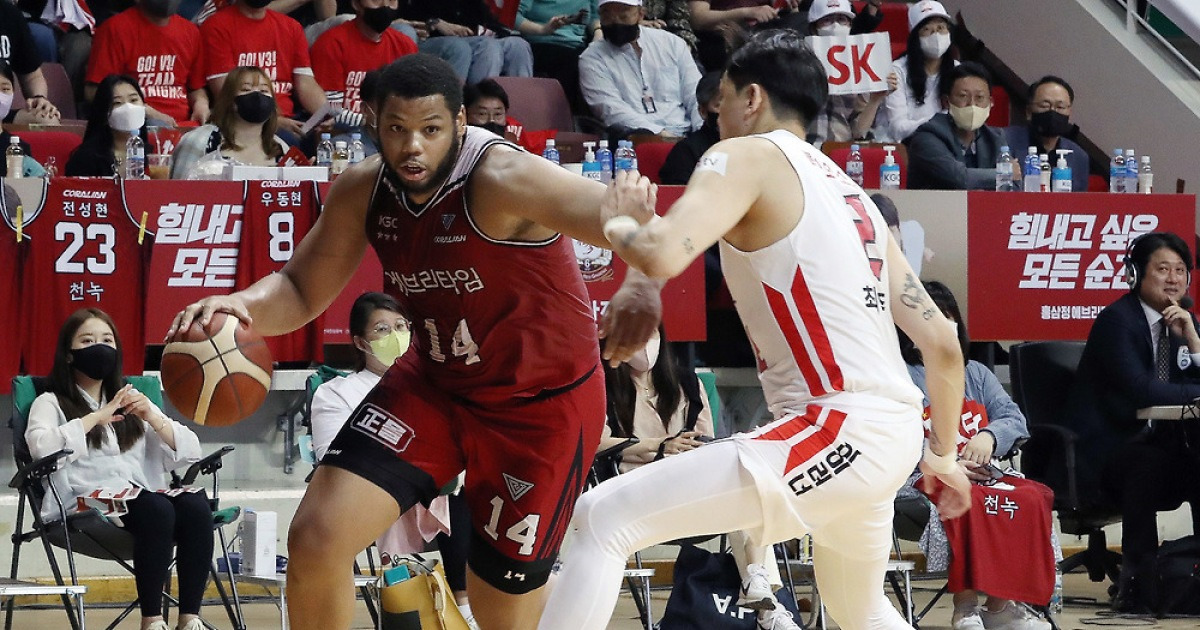 '스펠맨+먼로 40점 합작' KGC, LG에 역전승…현대모비스 3연승