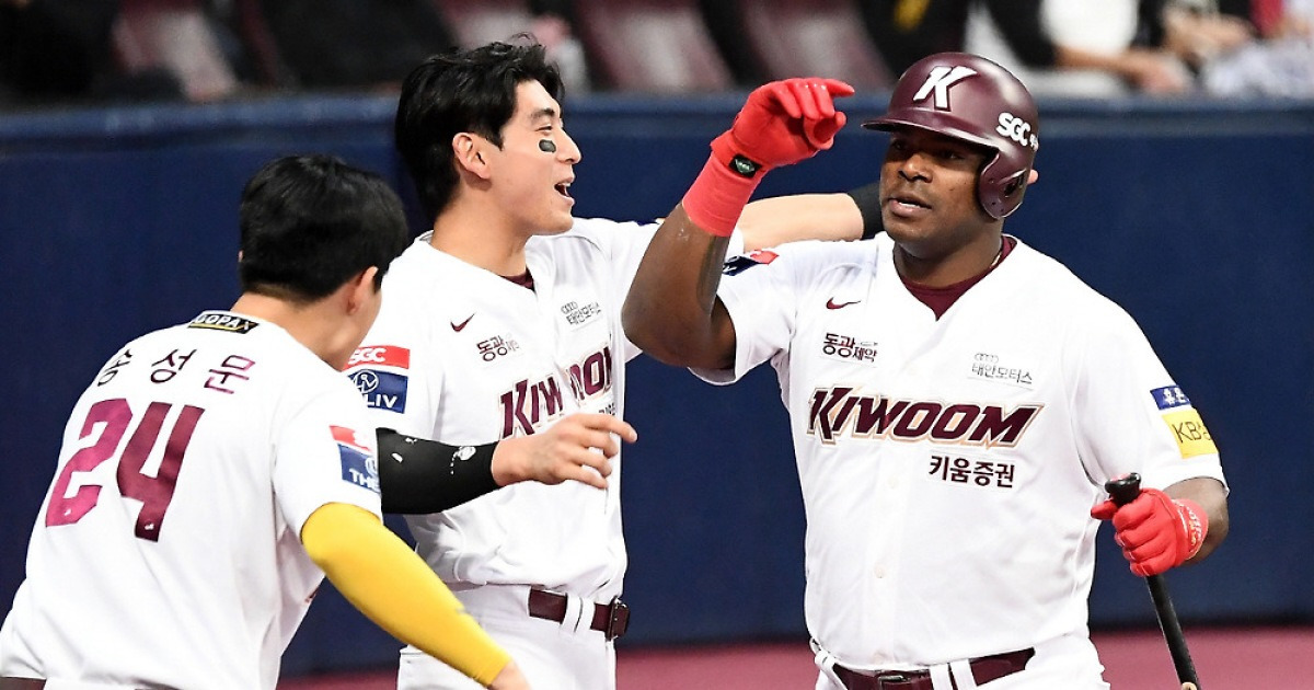 [PO4] 'KS 보인다' 야생마, 1차전 이어 또 켈리 울렸다…균형 깬 솔로포 폭발