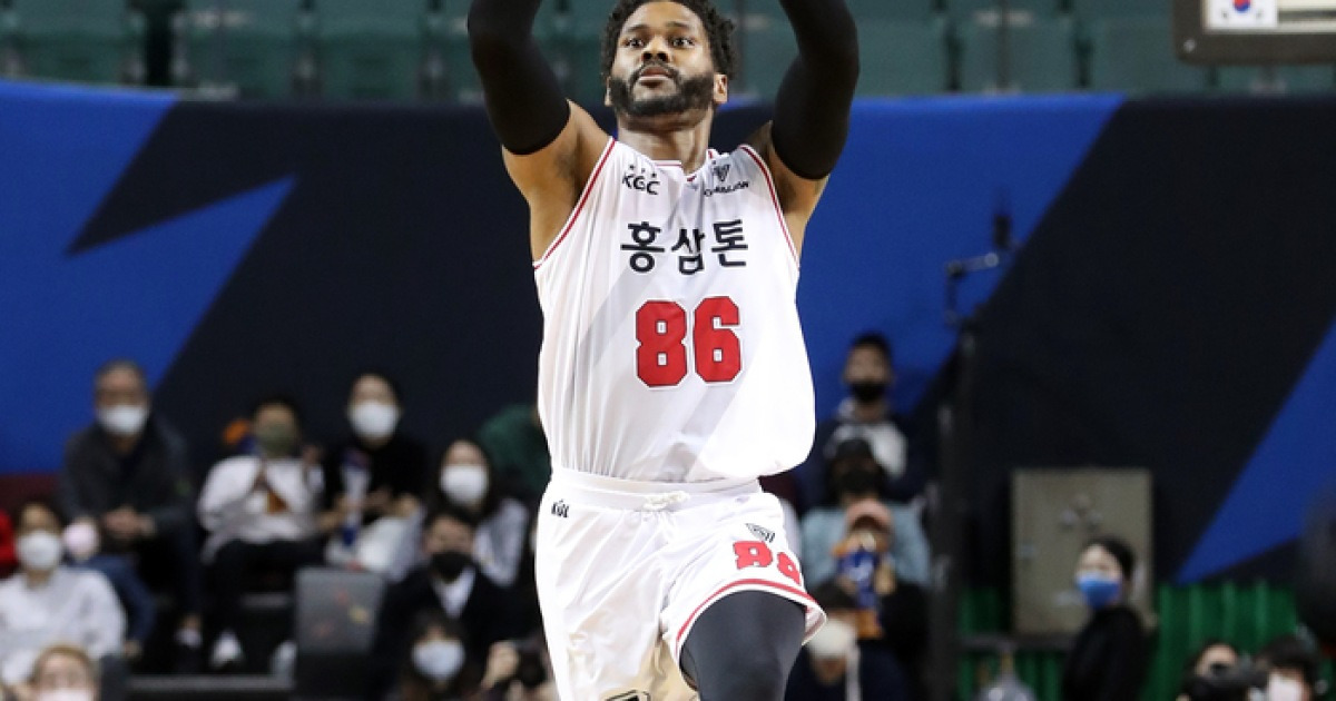 KGC의 짜릿한 4쿼터 역전극…LG 꺾고 1위 수성