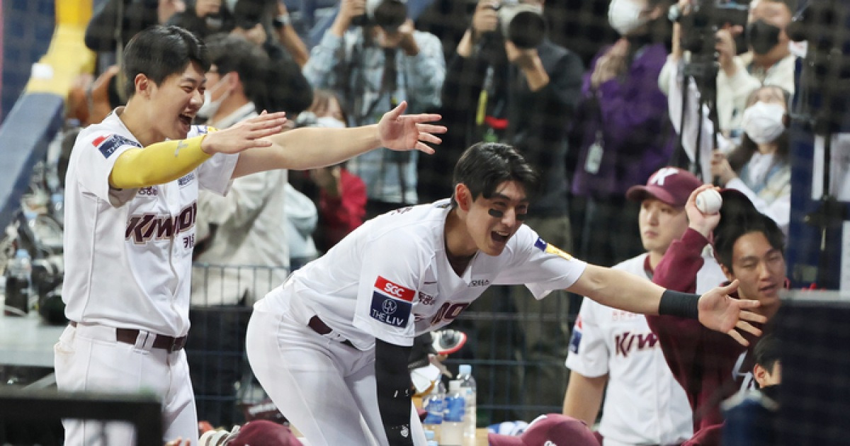 키움, LG 꺾고 한국시리즈행…PO MVP는 이정후[PO4]
