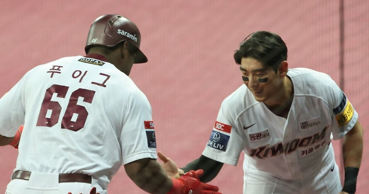 '매제 댁' 마운드 폭격한 키움 이정후…3년 만에 또 PO MVP