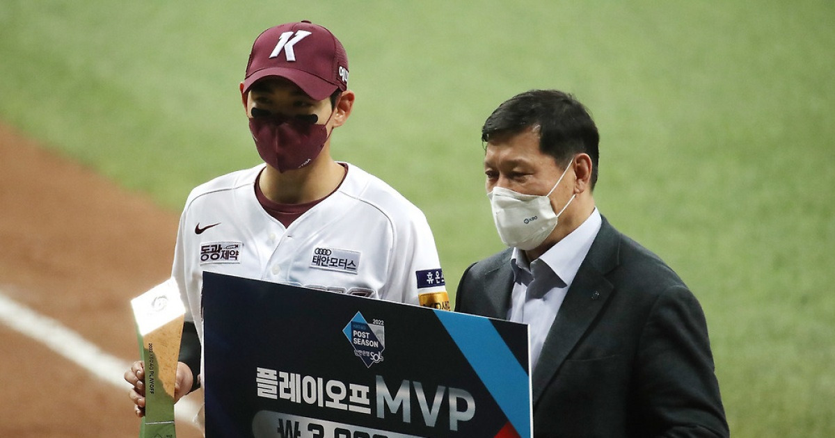 PO MVP타고 KS 광탈…3년 전 이정후의 아픈 기억, 올해는 씻어낼까
