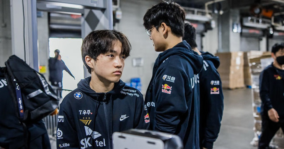 '드래곤 주도권' 내준 T1, 4강 서전 아쉽게 패배 [롤드컵]