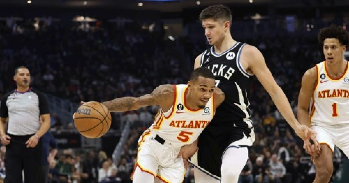 Hawks Bucks Basketball