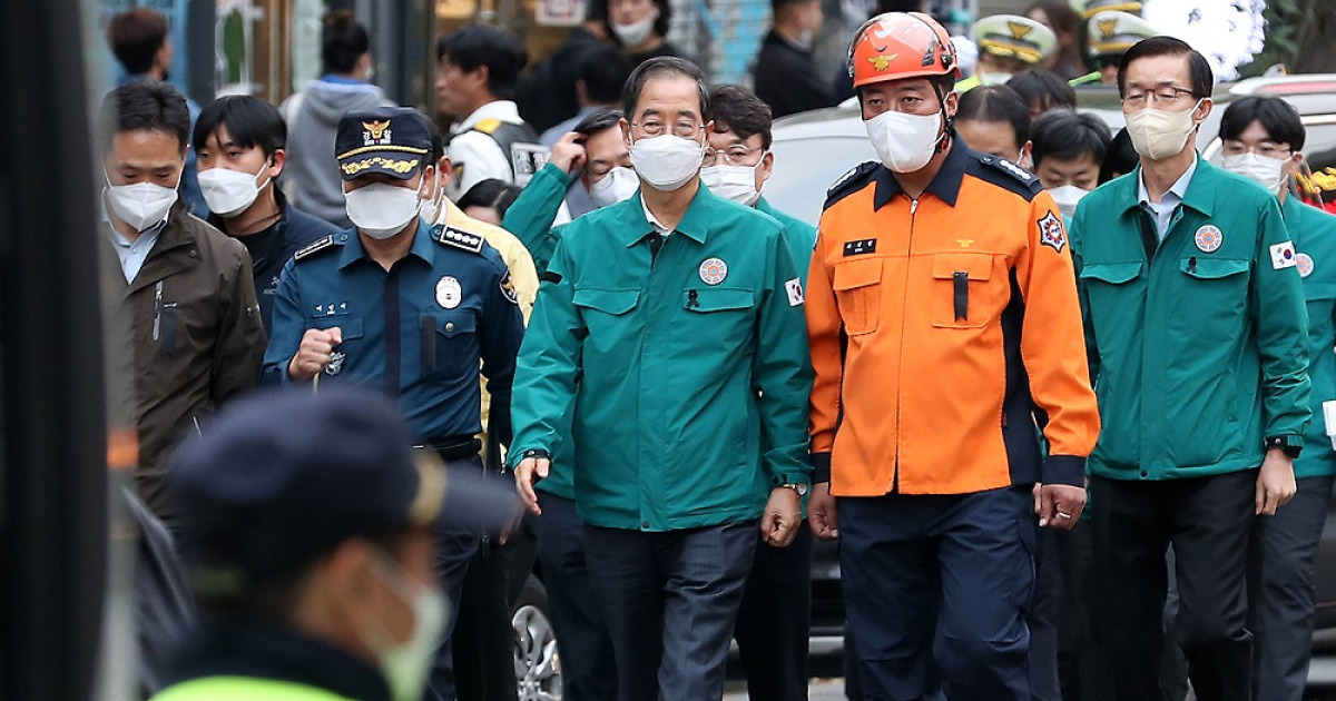 이태원 사고 현장 이동하는 한덕수 총리