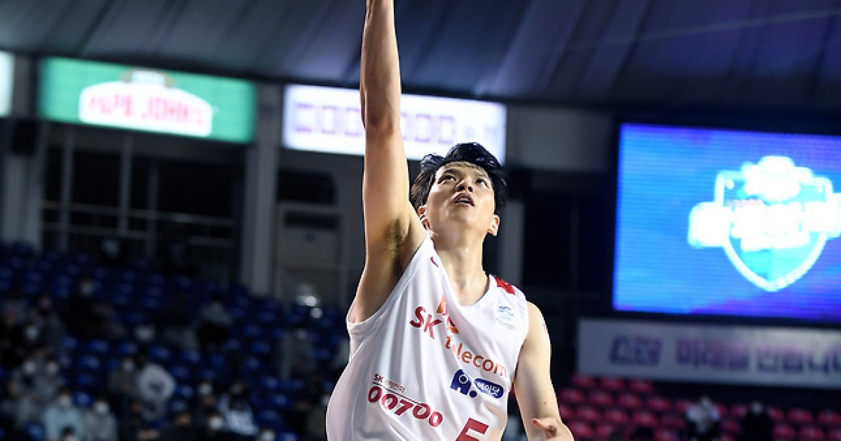 '김선형+워니 32점 합작' SK, KCC 꺾고 3연패 탈출