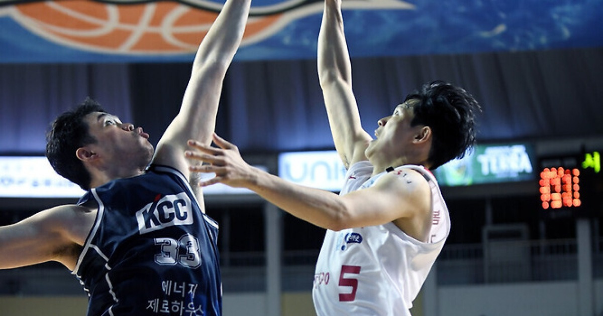 ‘김선형 시즌 첫 더블더블’ SK, KCC 꺾고 3연패 탈출