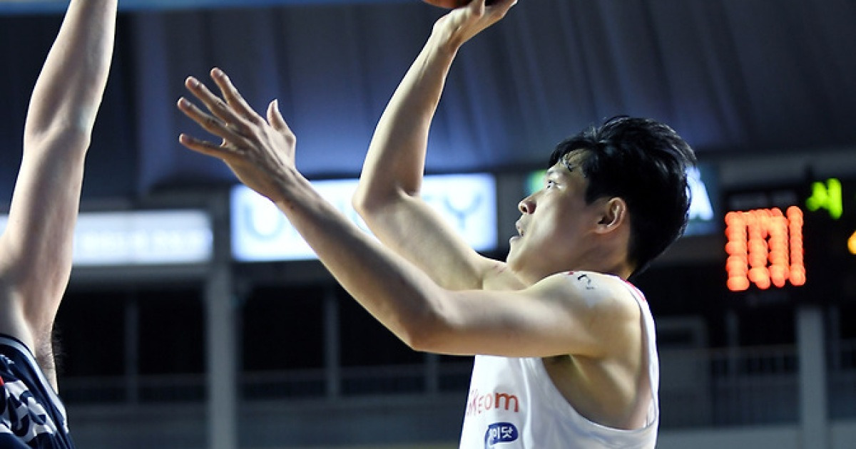 김선형 시즌 첫 '더블더블' SK, KCC 꺾고 3연패 탈출