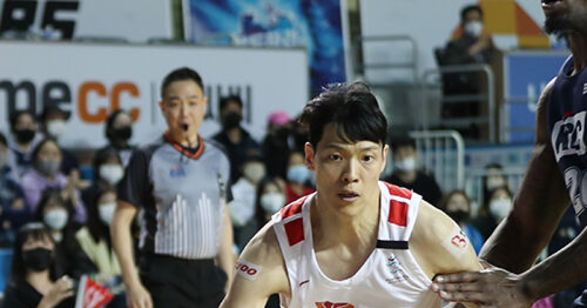 프로농구 SK, KCC 잡고 3연패 탈출…김선형 '더블 더블'