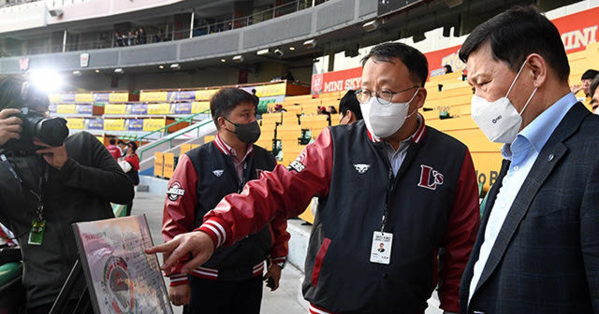 SSG랜더스필드 안전 점검하는 허구연 KBO 총재 [TF사진관]