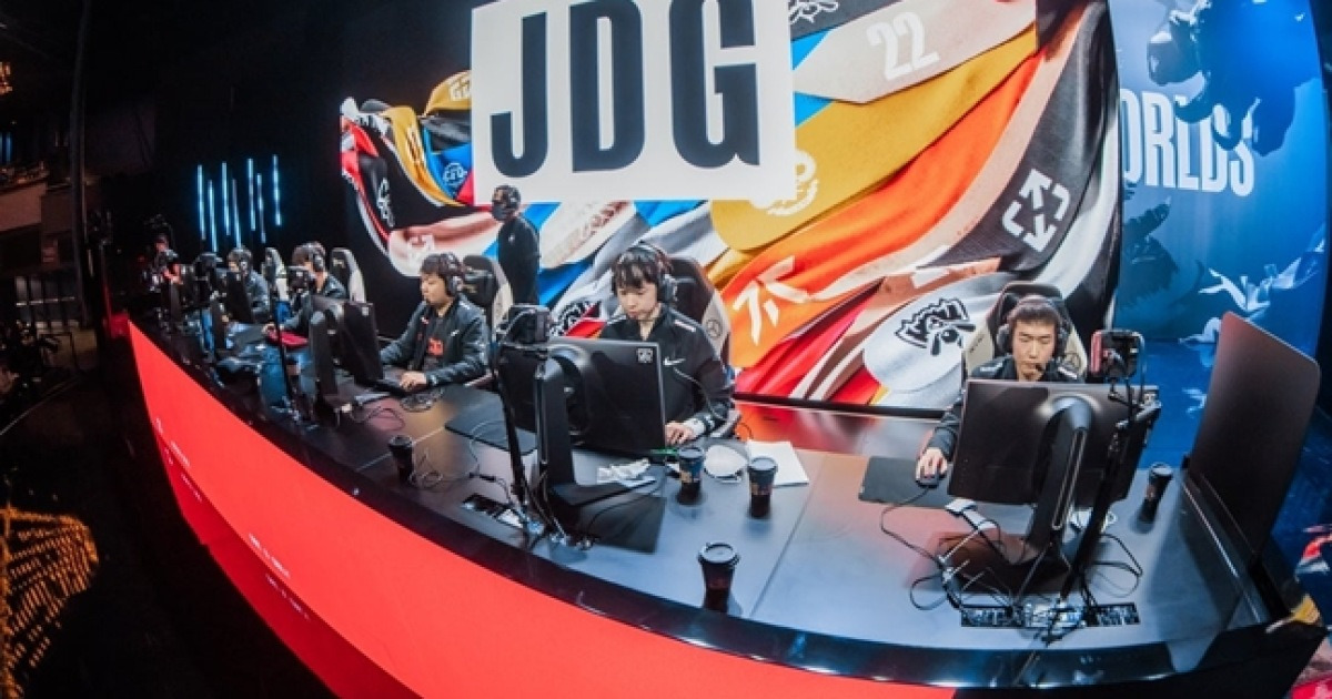 [롤드컵] JDG ‘옴므’ 윤성영 감독 “T1이 옳았다”