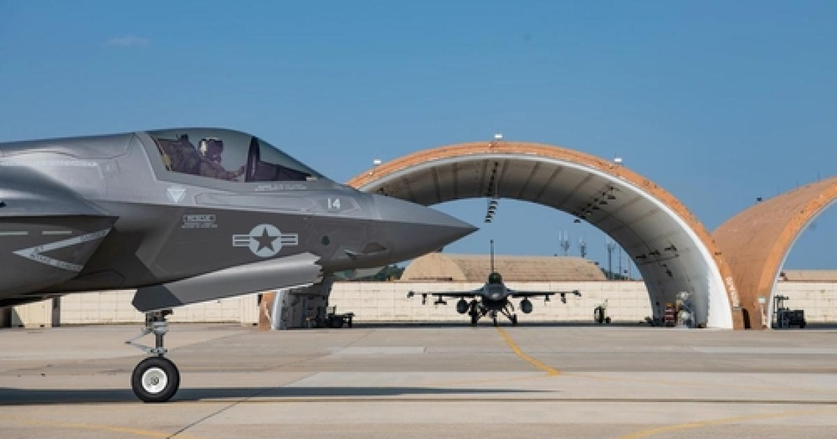 군산기지 내려앉은 미 전투기 F-35B 4대···한국 지상기지 첫 전개