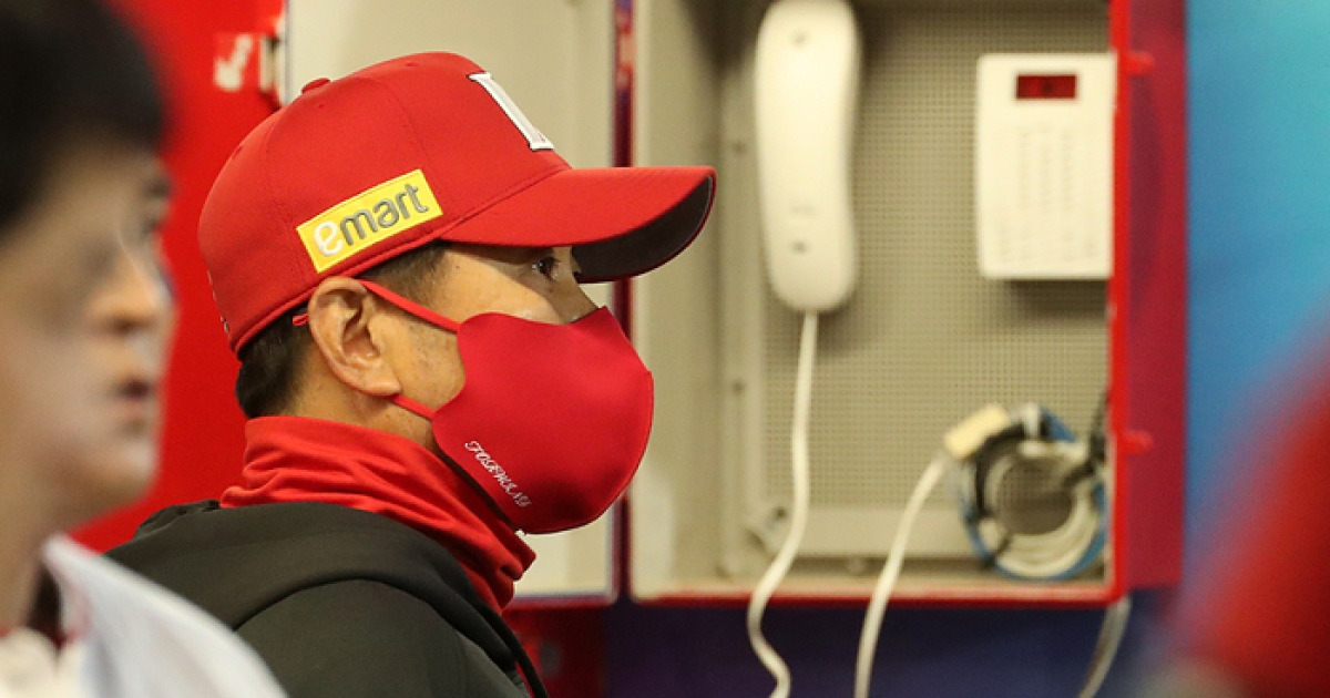 ‘KS 1차전 패장’ 김원형 SSG 감독 “9회 선두타자 볼넷이 아쉽다”