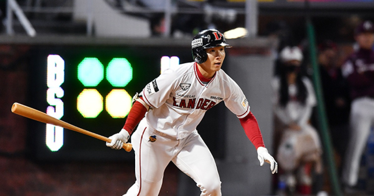 [ST포토] SSG 박성한, '짜릿한 2루타'