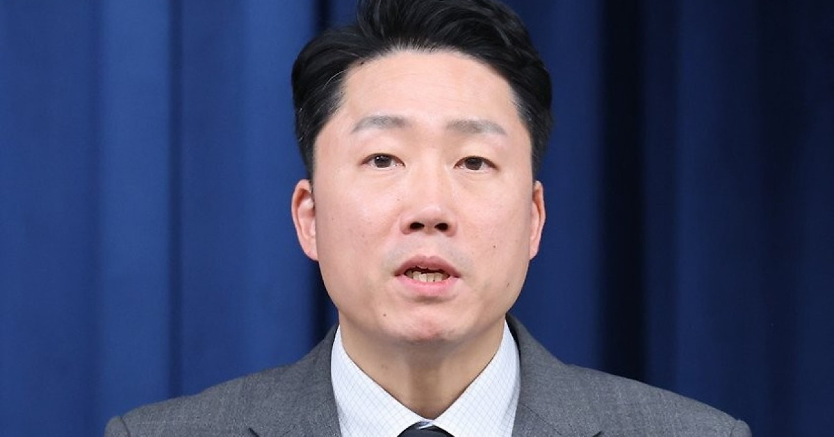 현안 브리핑하는 이재명 부대변인