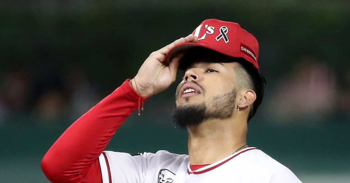 [KS2] SSG 구한 폰트 "모자 만지는 건 습관, 부정 투구 없었다"