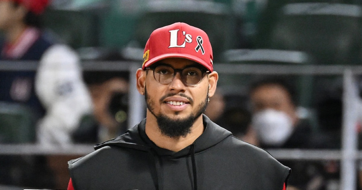 [포토] 2차전 MVP 수상하고 있는 SSG 폰트