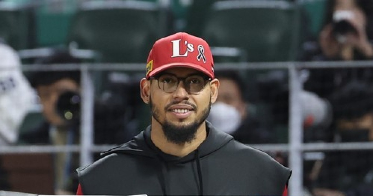 '반격 선봉장 나야나' 폰트, 7이닝 1실점 호투로 2차전 MVP 선정[KS2]