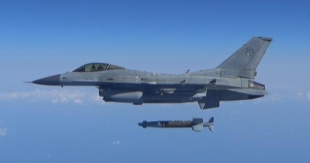 "NLL 이북으로" 軍, 북한 미사일 맞서 F-15K 전투기로 공대지미사일 대응 사격