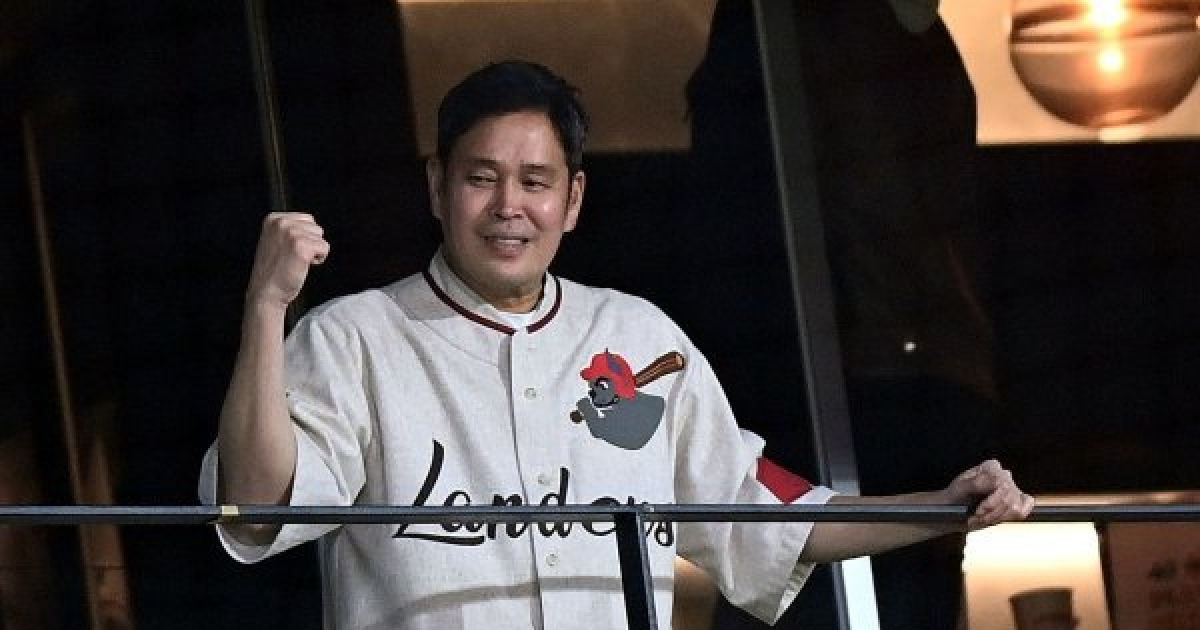 정용진 구단주, SSG KS 첫승에 주먹 불끈! [포토]