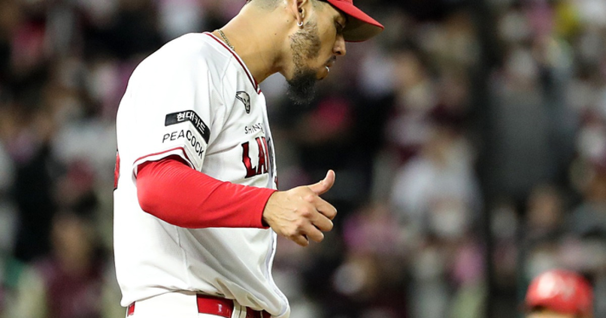 SSG 폰트, 첫 KS 임무 완수···7이닝 1실점 ‘엄지 척’[KS2]