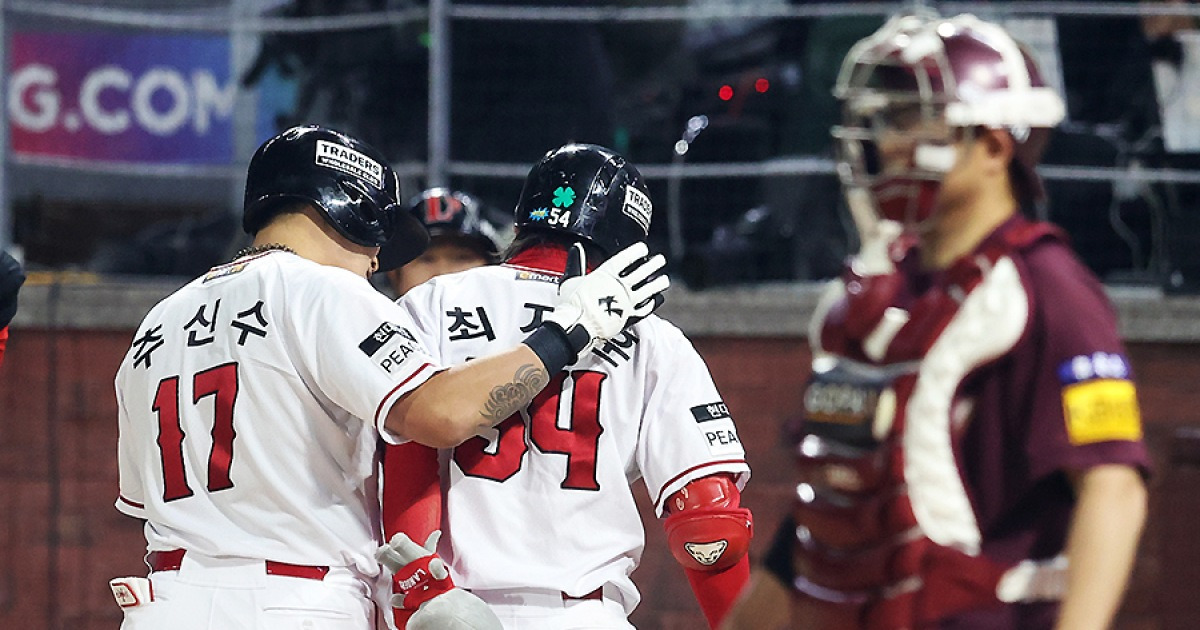 '폰트 QS+, 최지훈 홈런‘ SSG 대반격 성공, 키움 KS 2차전 승리[SPO인천]