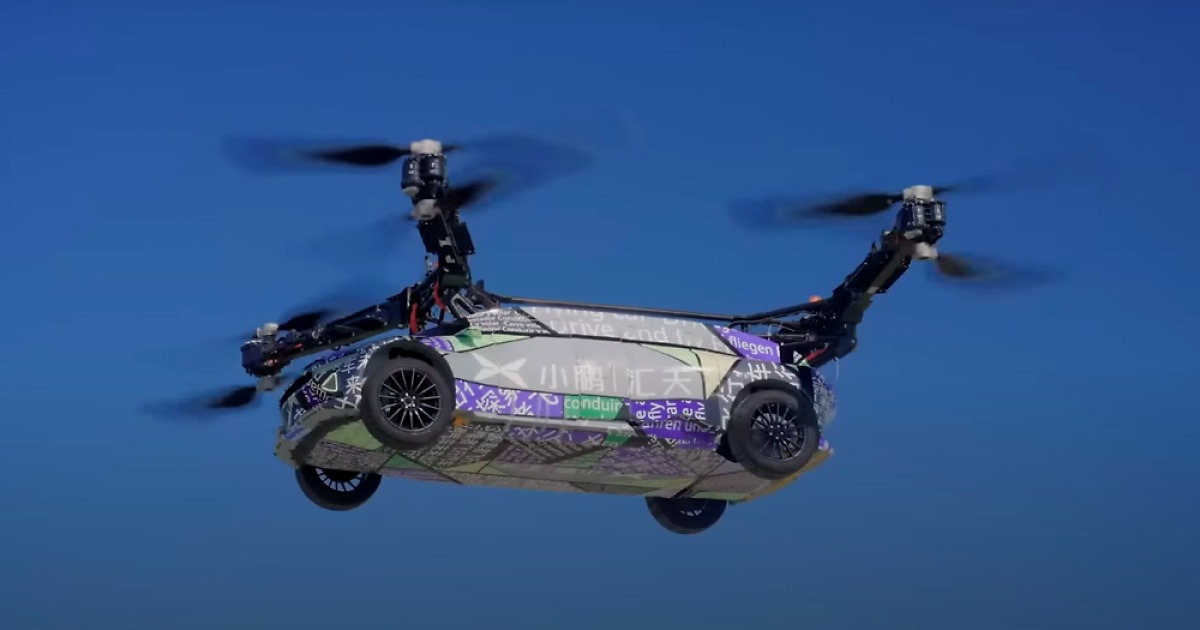 2톤짜리 中 수직이착륙 비행차 첫 비행 성공 | 더드라이브