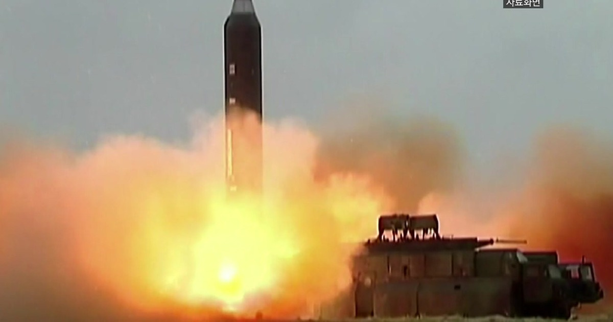 북, ICBM 추정 장거리 탄도미사일 1발·단거리 2발 발사