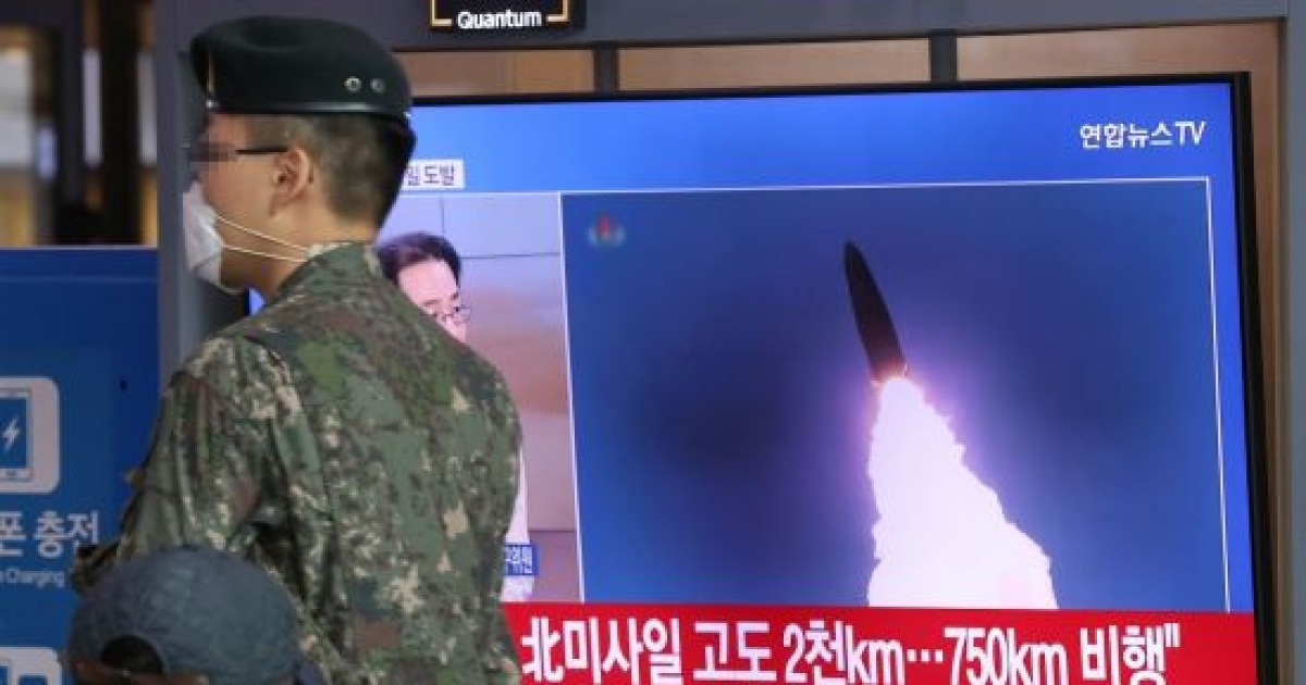북한, '화성-17형' ICBM 2단 분리 후 비행실패…尹 "확장억제 실행력 강화해야"