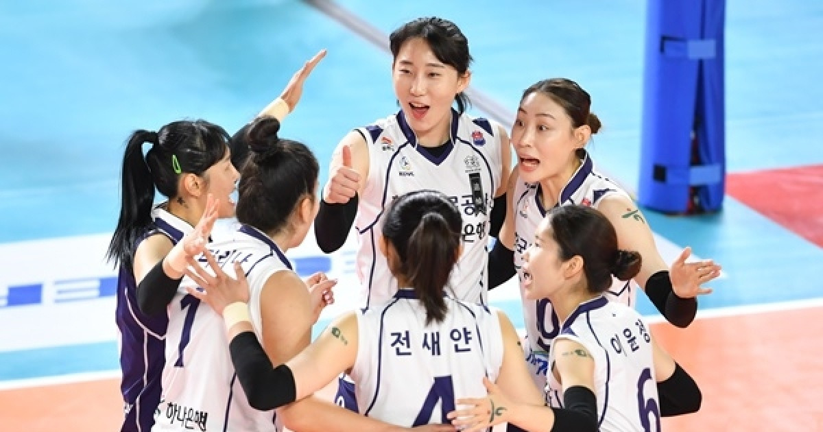 ‘카타리나·박정아·배유나 49점 합작’ 도로공사, KGC 꺾고 4위로 [MK대전]