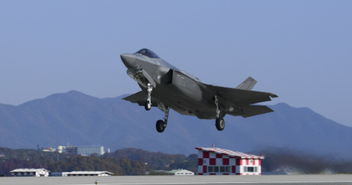 北 폭격기 등 군용기 180여대 활동…軍, F-35A 등 80여대 긴급출격