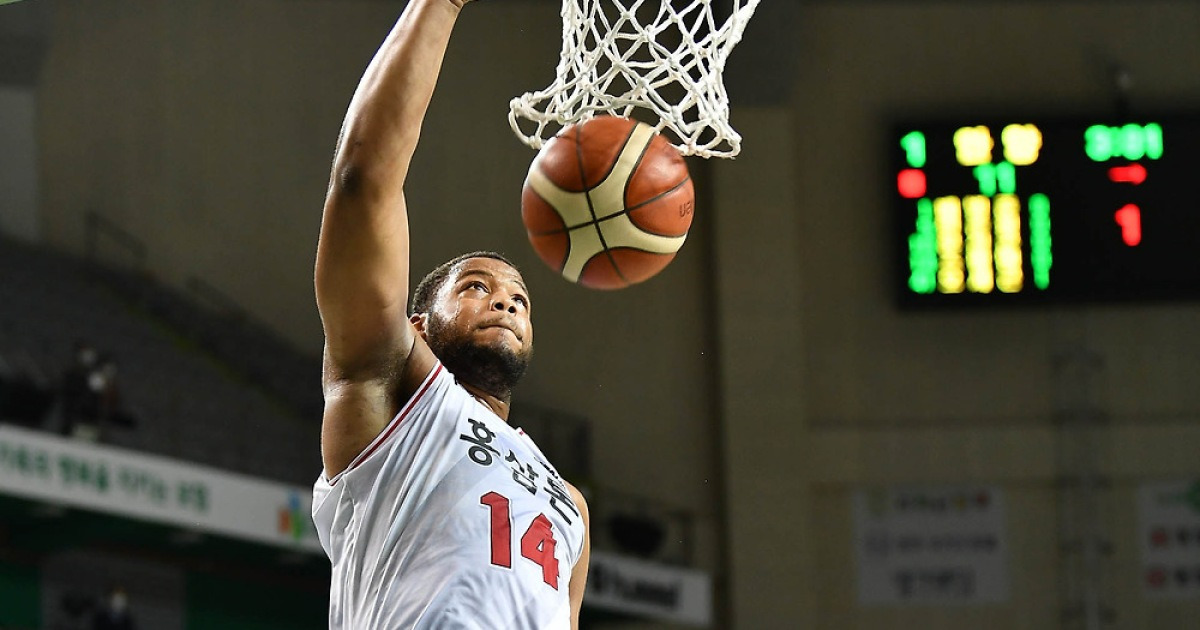 '스펠맨·오세근 맹활약' 프로농구 KGC, DB 잡고 선두질주