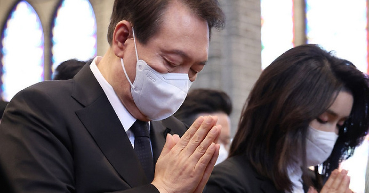 尹 이태원 참사 희생자 추모미사 참석…김건희 여사 동행