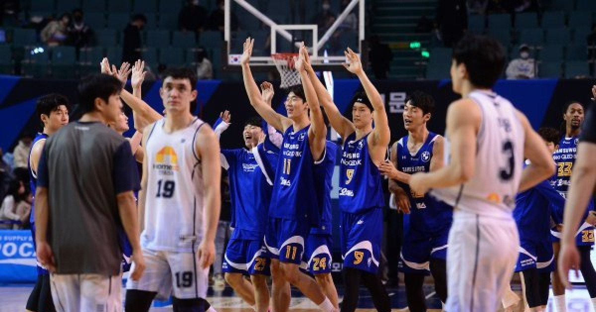 삼성, KCC에 71-62 승리 [포토]