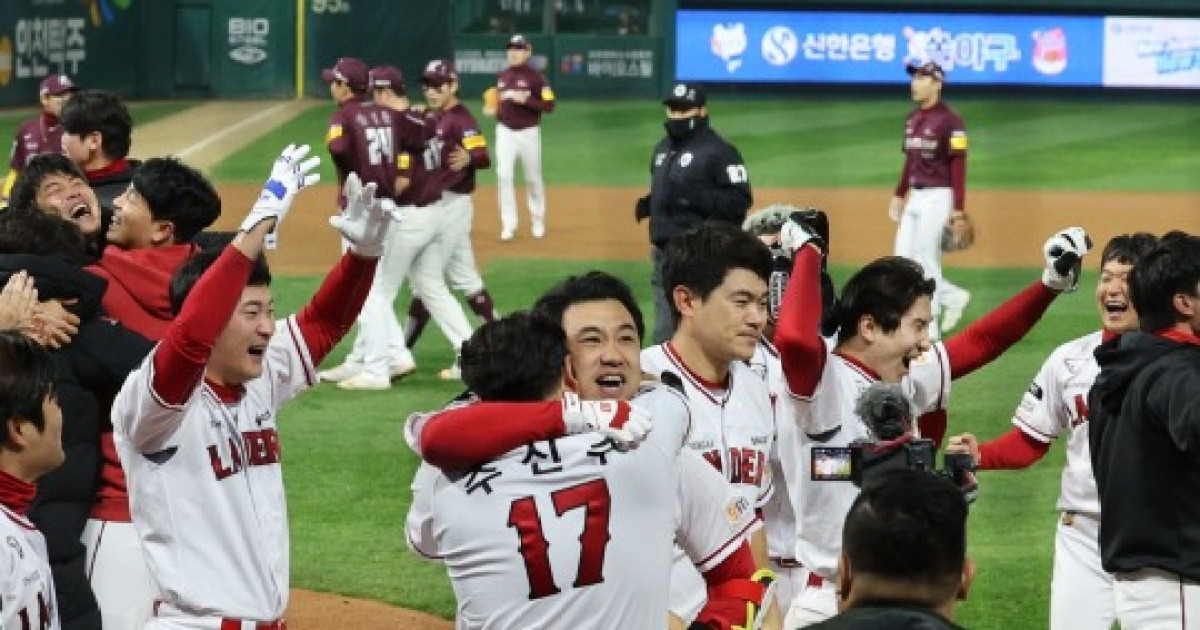 '최정 추격의 2점홈런, 대타 김강민 끝내기 3점홈런' SSG, 키움에 6-5로 극적 드라마 역전승…통합 우승 1승 남아{KS 5차전]