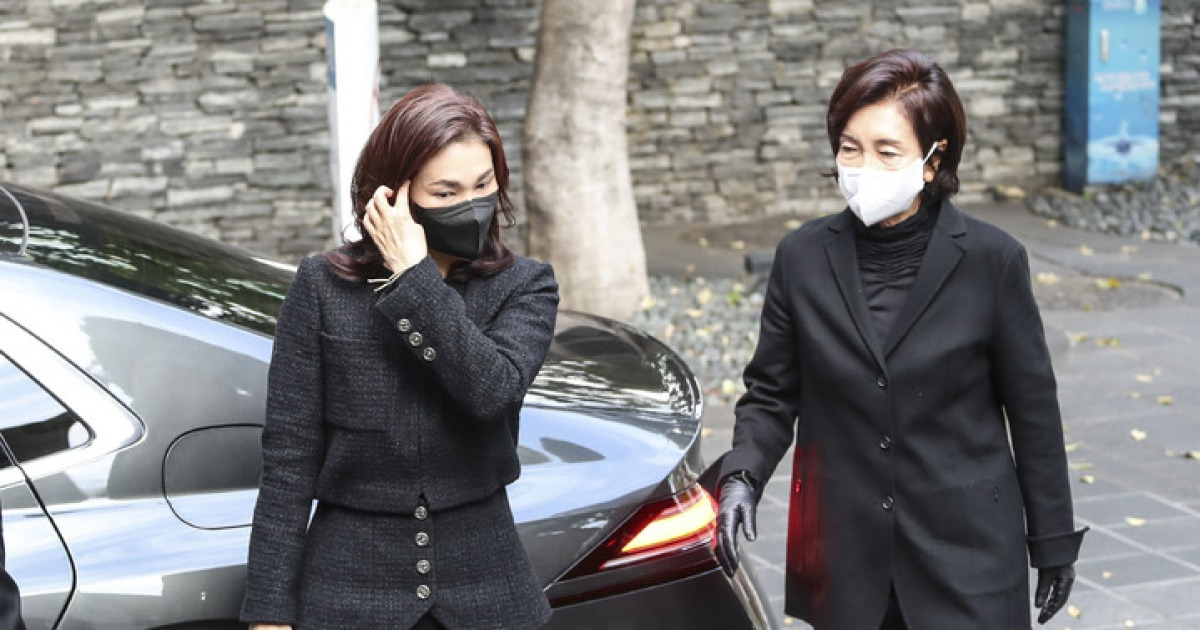 고 손복남 Cj 고문 빈소 찾은 이서현 삼성복지재단 이사장과 홍라희 전 삼성미술관 리움관장