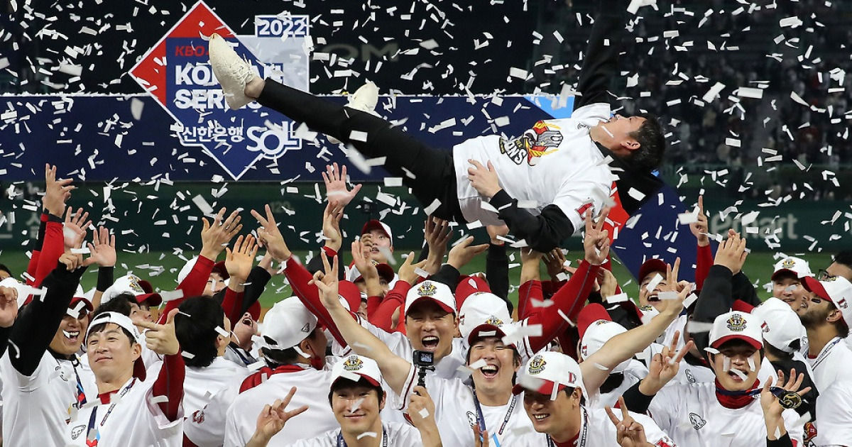 [뉴스1 PICK]SSG 정용진 구단주, KBO 최초 '와이어 투 와이어' 우승 견인