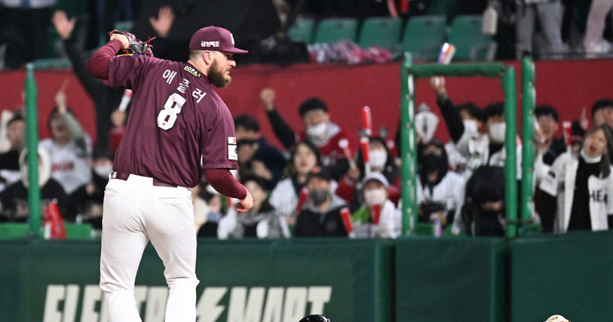 동점타→슬라이딩 투혼 SSG 한유섬, 햄스트링 부상으로 교체[KS6 Live]