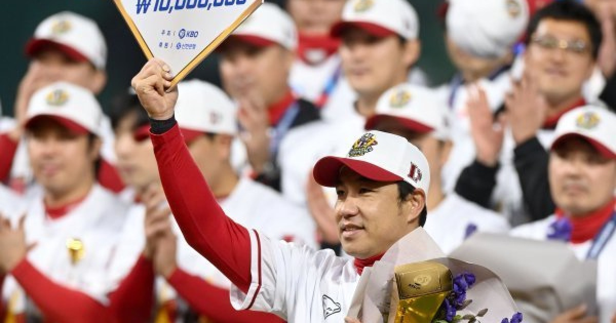 결정적 홈런 2방으로 최고령 KS MVP도 거머쥔 SSG 김강민