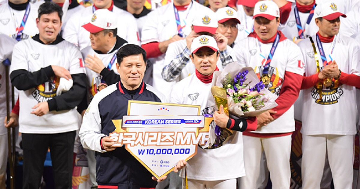 '5차전 끝내기포' 김강민, 만 40세로 최고령 KS MVP 선정