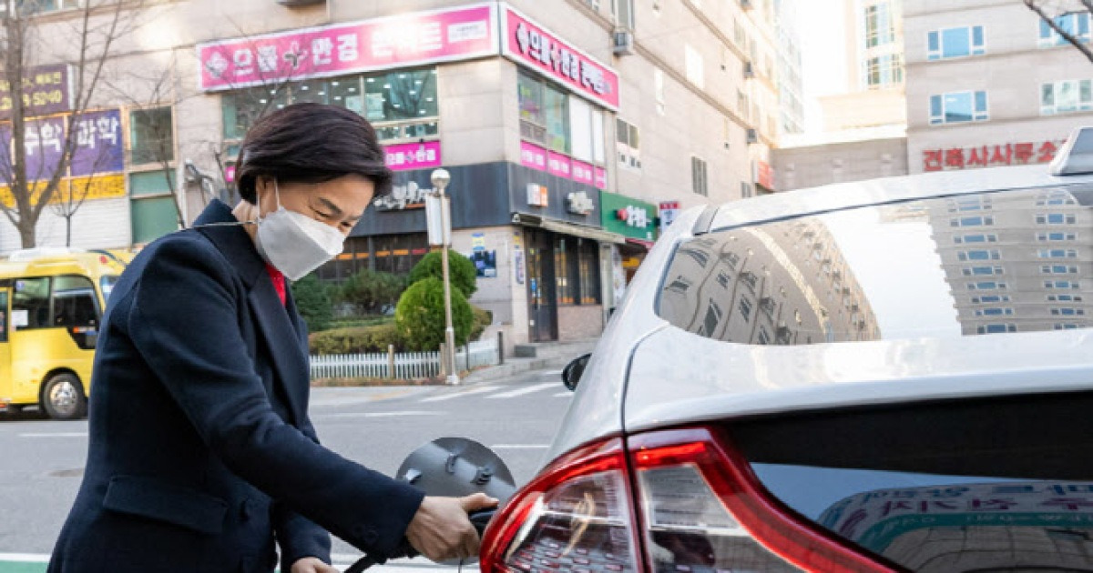 내집 앞 충전소 현실로…전기차 무선충전 가능해진다