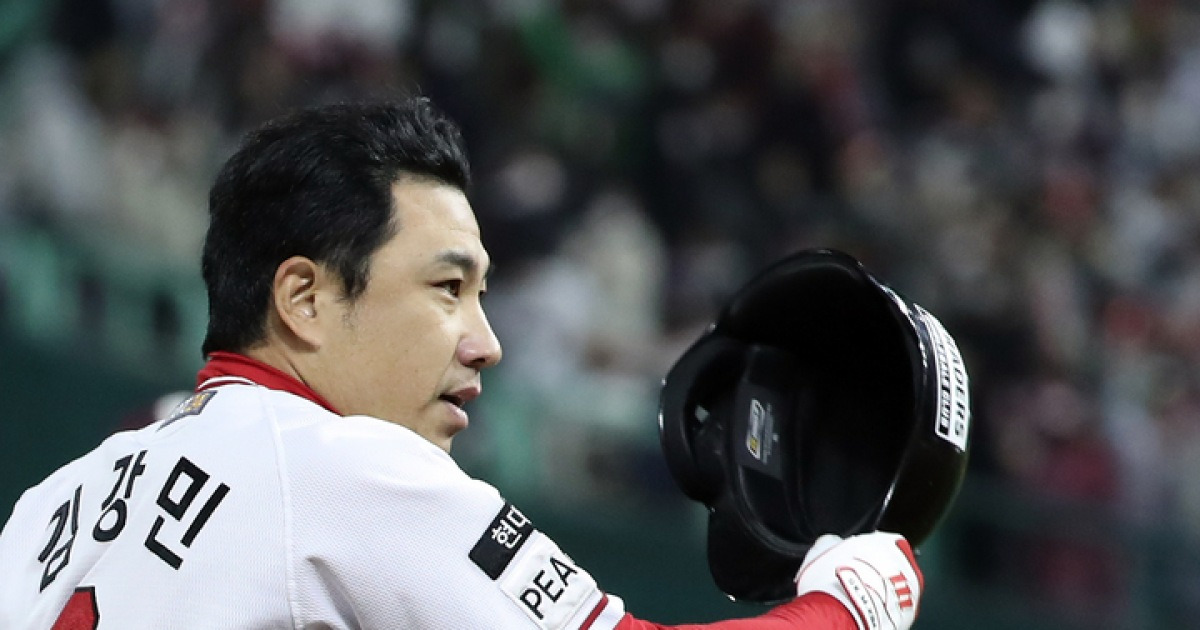 [SSG 우승]'최고령 KS MVP' 김강민 "40대에 우승하니 눈물"