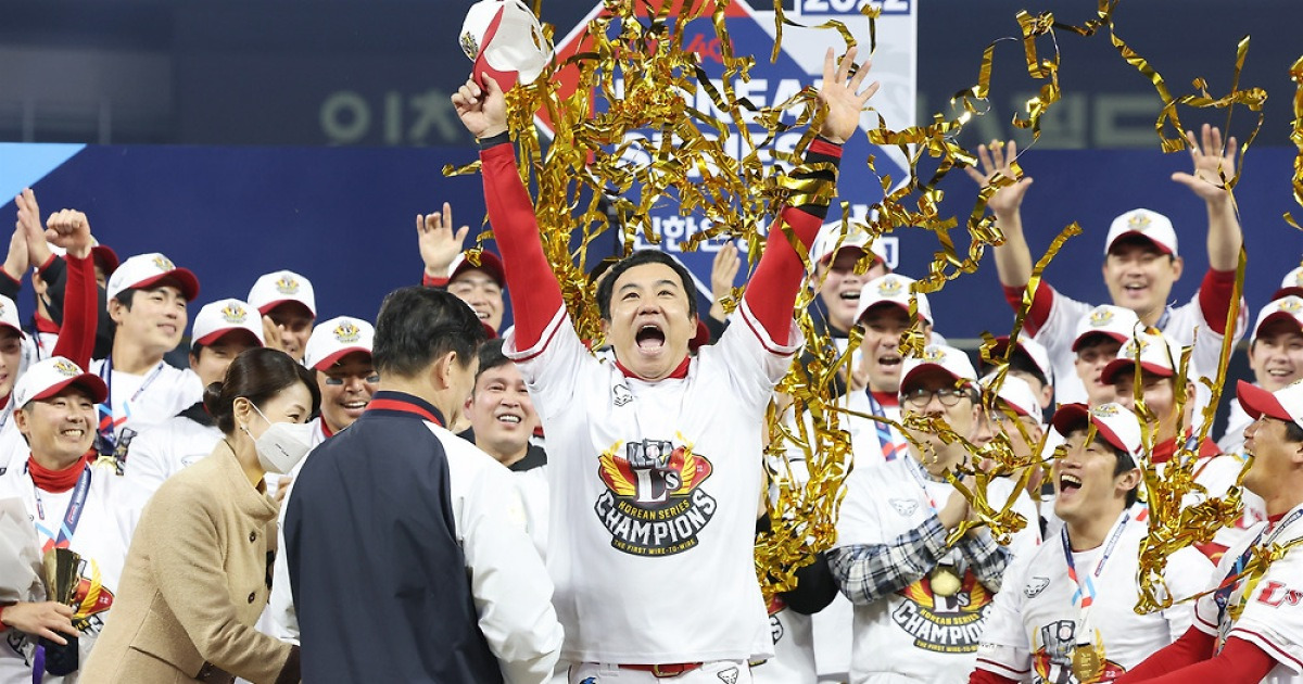 'KS MVP' 김강민, 5번째 반지 얻은 '불혹의 승자'