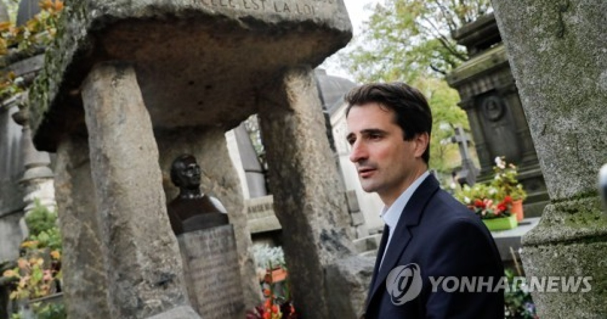 FRANCE BENOIT GALLOT PERE LACHAISE