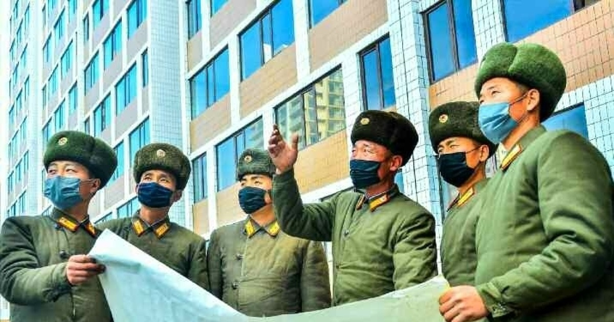 평양 화성지구 주택 건설 노동자들…계속 힘차게 전진